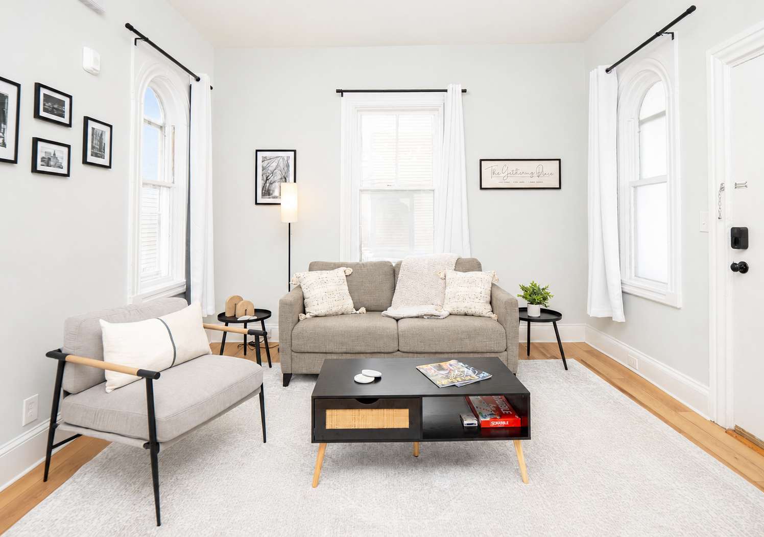 Jennifer's Stylish & Modern Broadway Getaway - Providence, RI