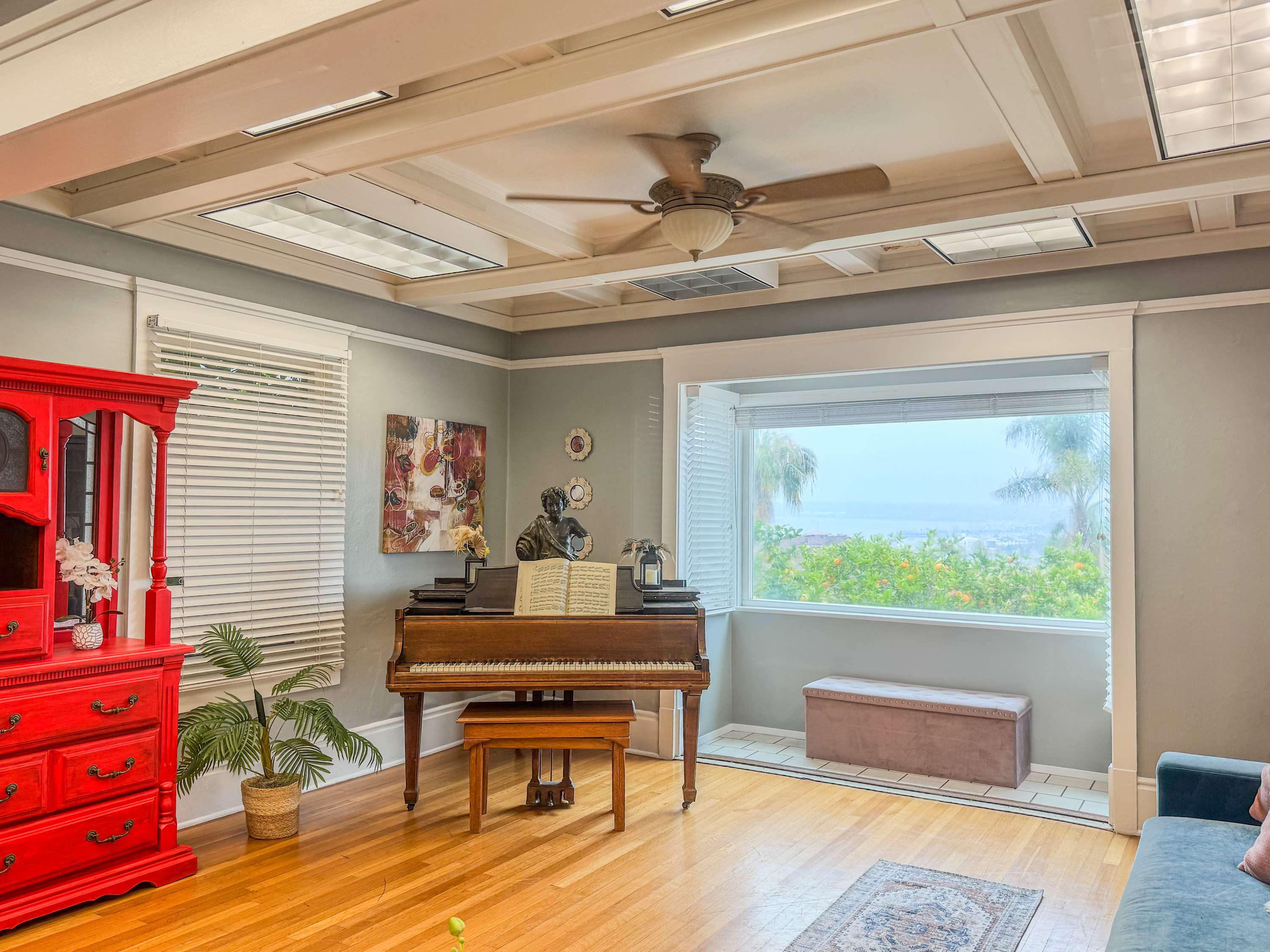 Panoramic Bay Views And Cozy Accommodations - Charming Historic Haven - San Diego, CA