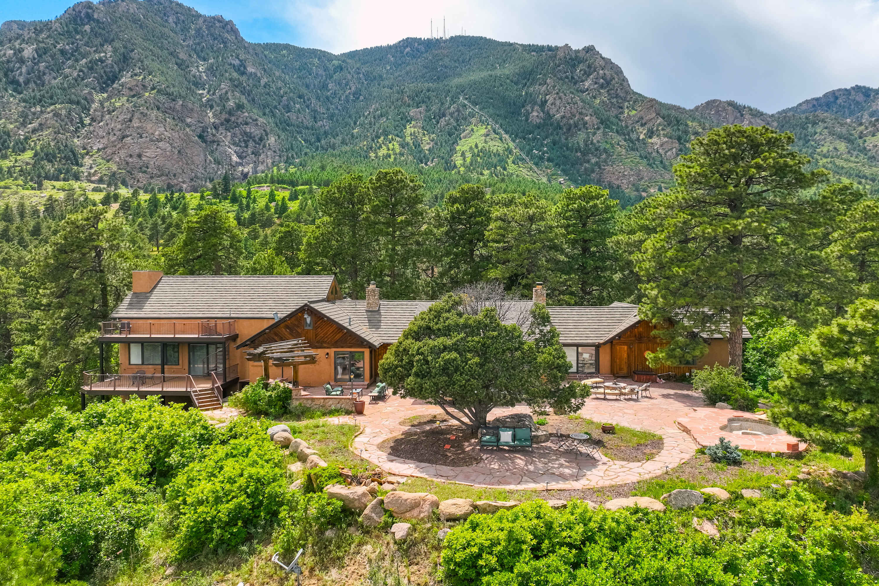 Neal Ranch! Massive Secluded Lodge W/ 360 Views - Colorado Springs, CO