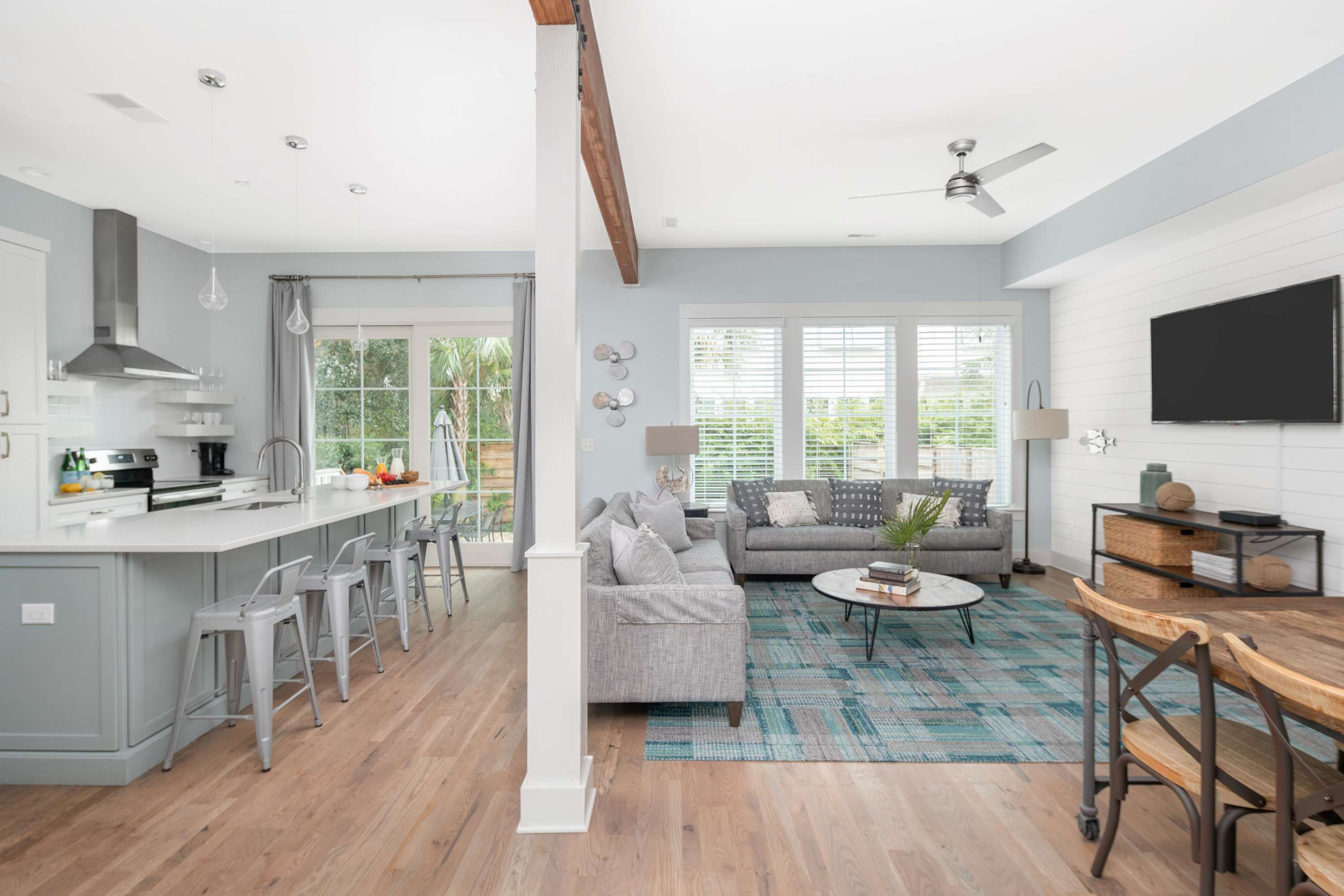 Walk Everywhere! 8br Duplex, 2 Pools, Sleeps 16 - Folly Beach, SC