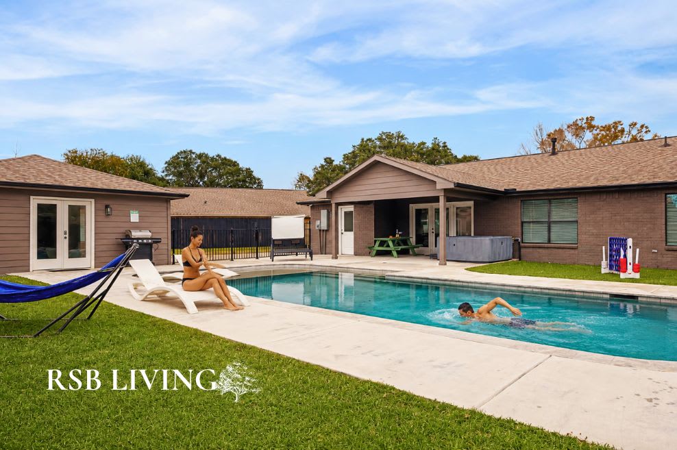 Private Pool And Cinema - Spacious Comfortable Retreat - Houston, TX