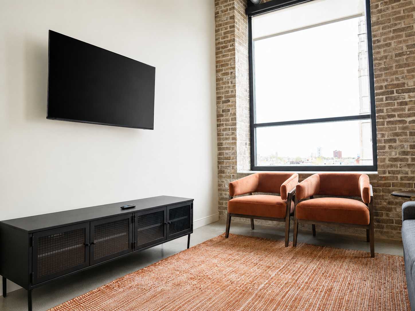 Roami At Century Plaza | High Ceilings | 2br Loft - Minneapolis