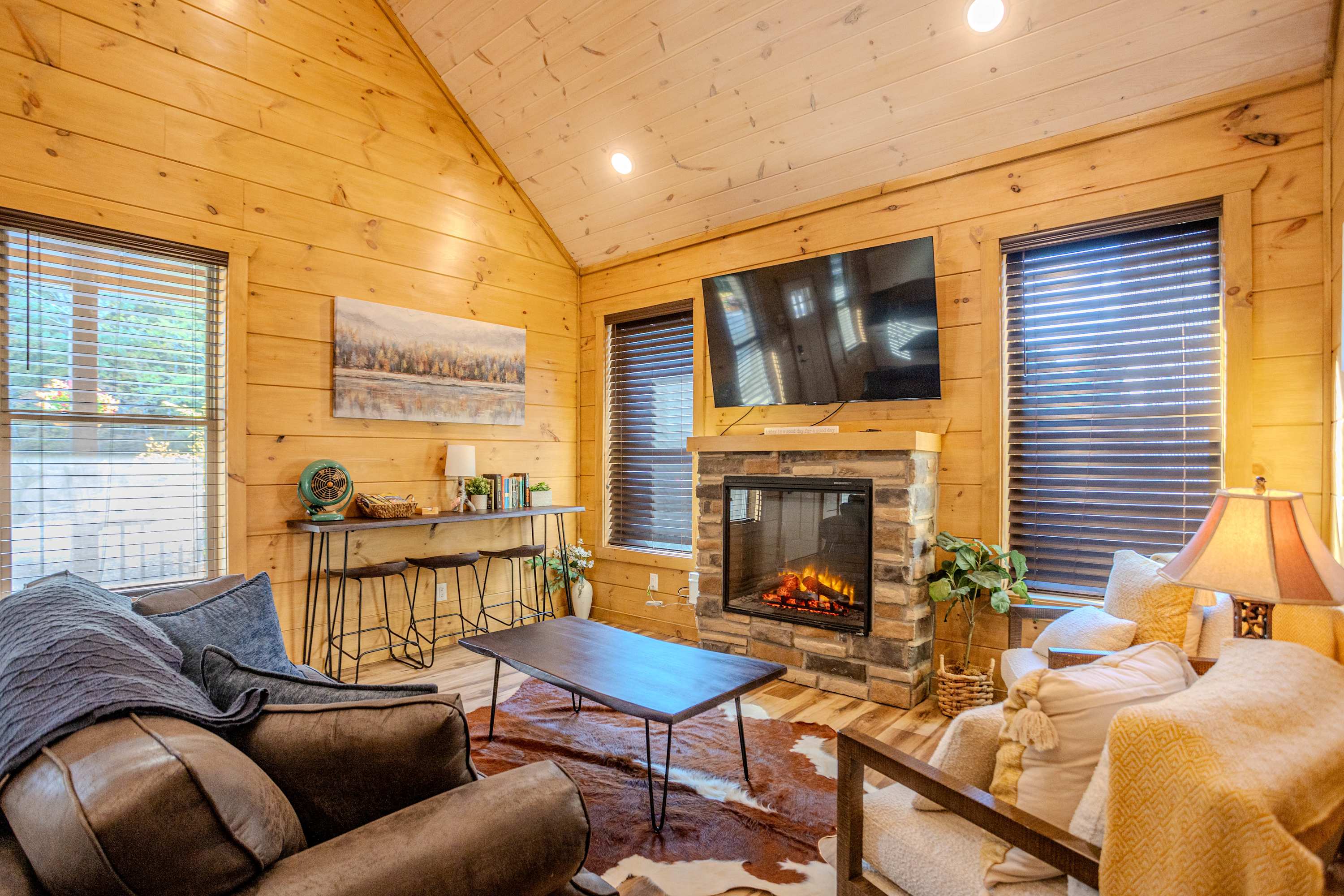 Smoky Escape - Private Hot Tub - Near The Island - Pigeon Forge, TN