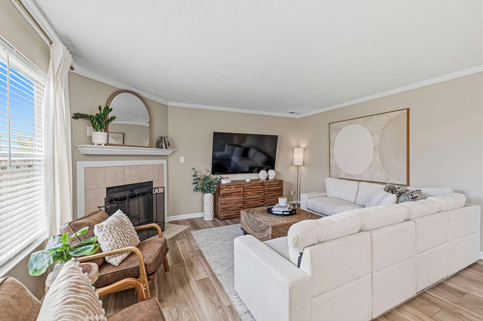 Stylish 4br Getaway | Loft | Family Friendly - Fishers, IN