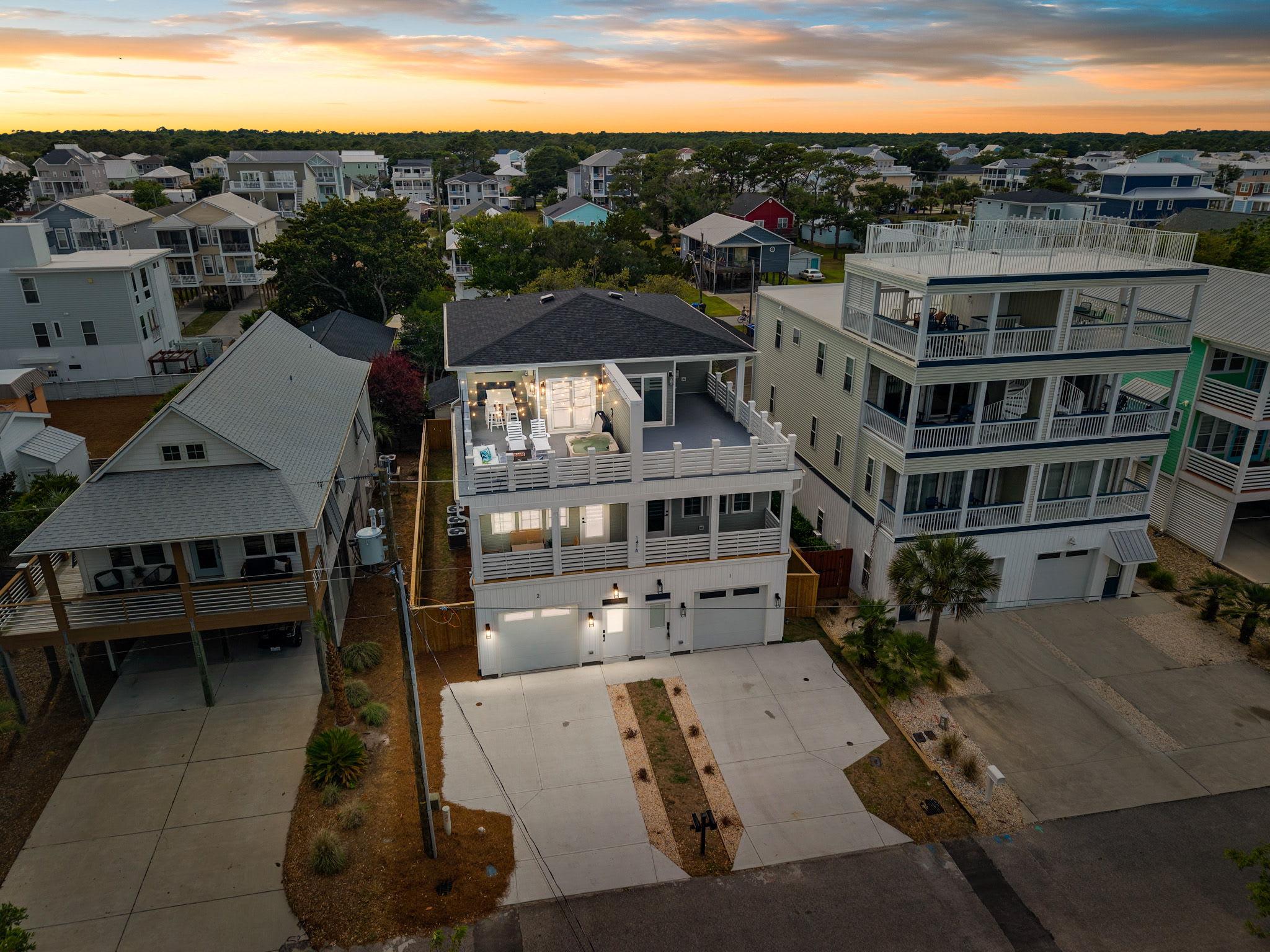 Rooftop Spa + Bar | Walk To Beach | Sleeps 15! - Carolina Beach, NC