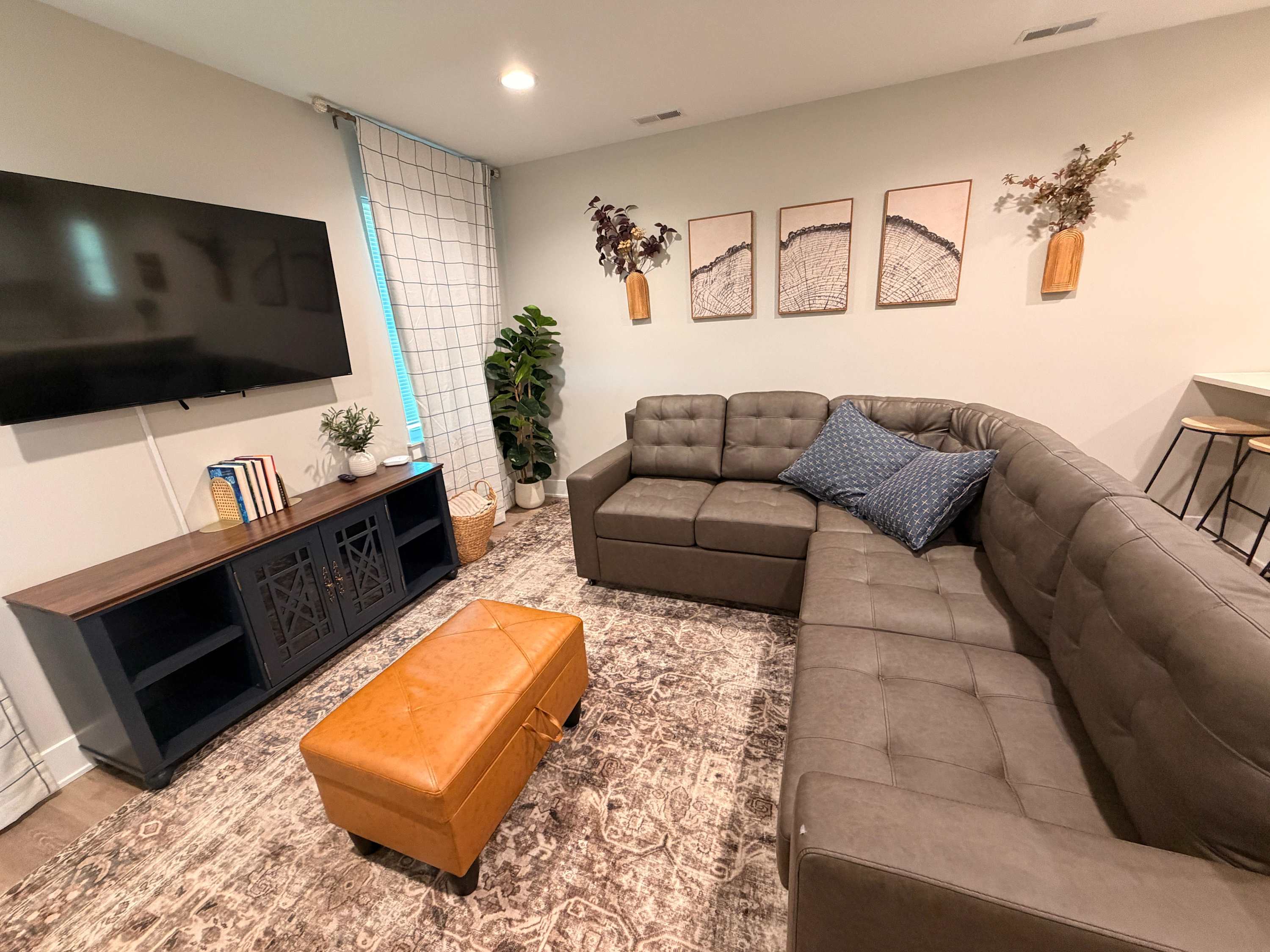 Spacious 3br Fort Wayne Stay W/ Balconies | Near Downtown & Trails - Fort Wayne, IN
