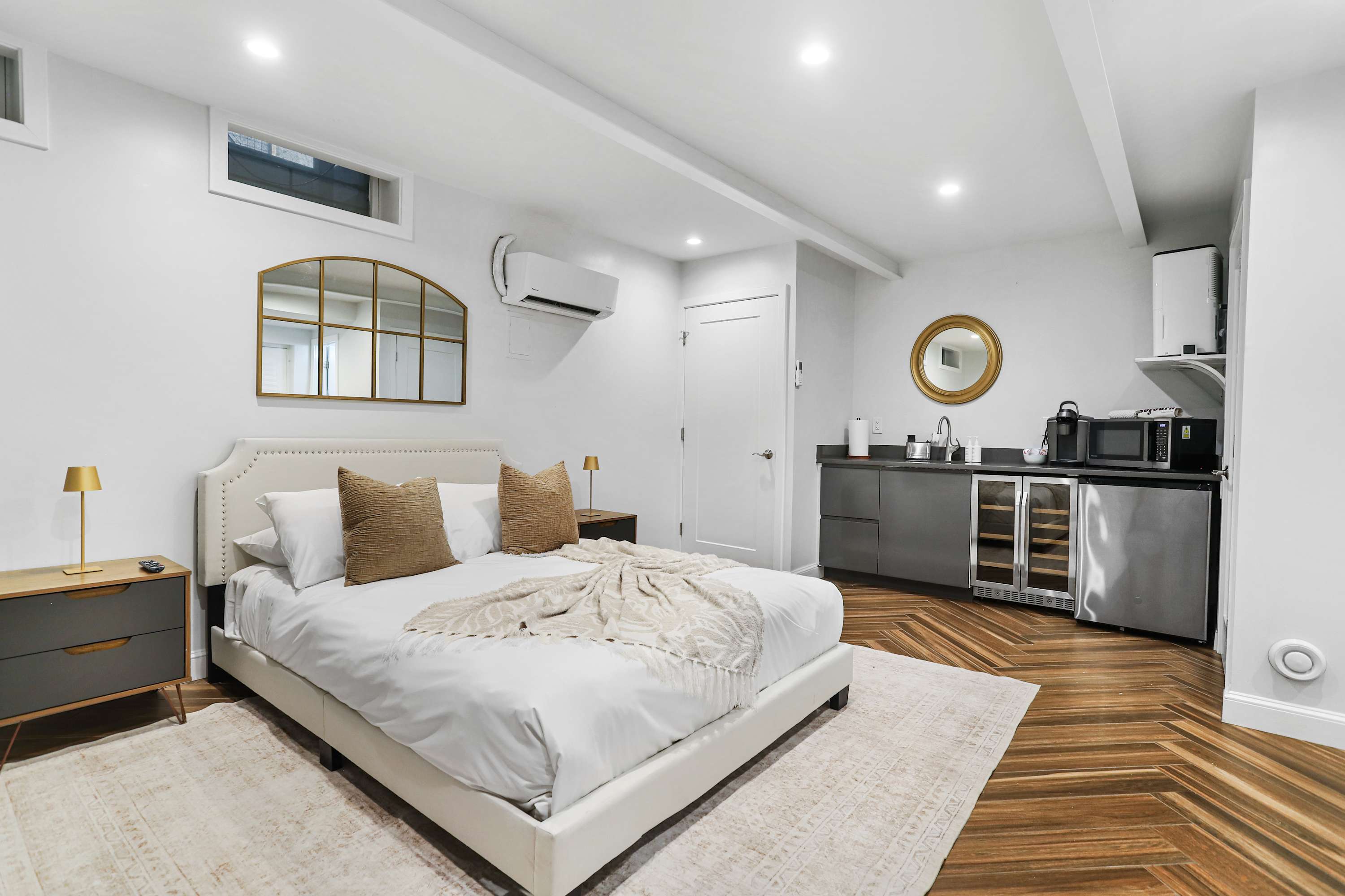 Sojourn Sleek Georgetown Studio With Patio - Arlington, VA
