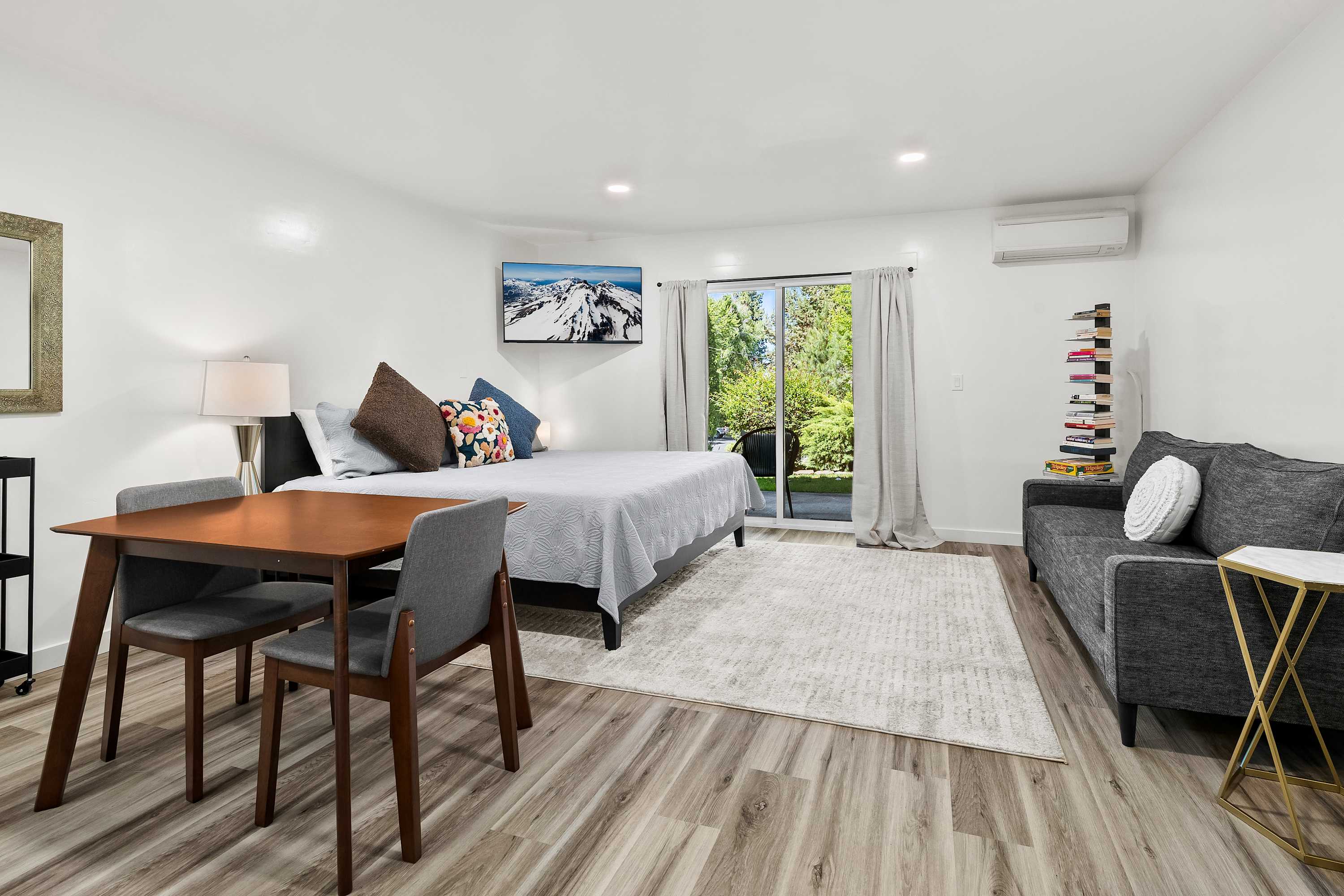 Recently Remodeled Ground Floor Studio Near Downtown Bend - Bend, OR