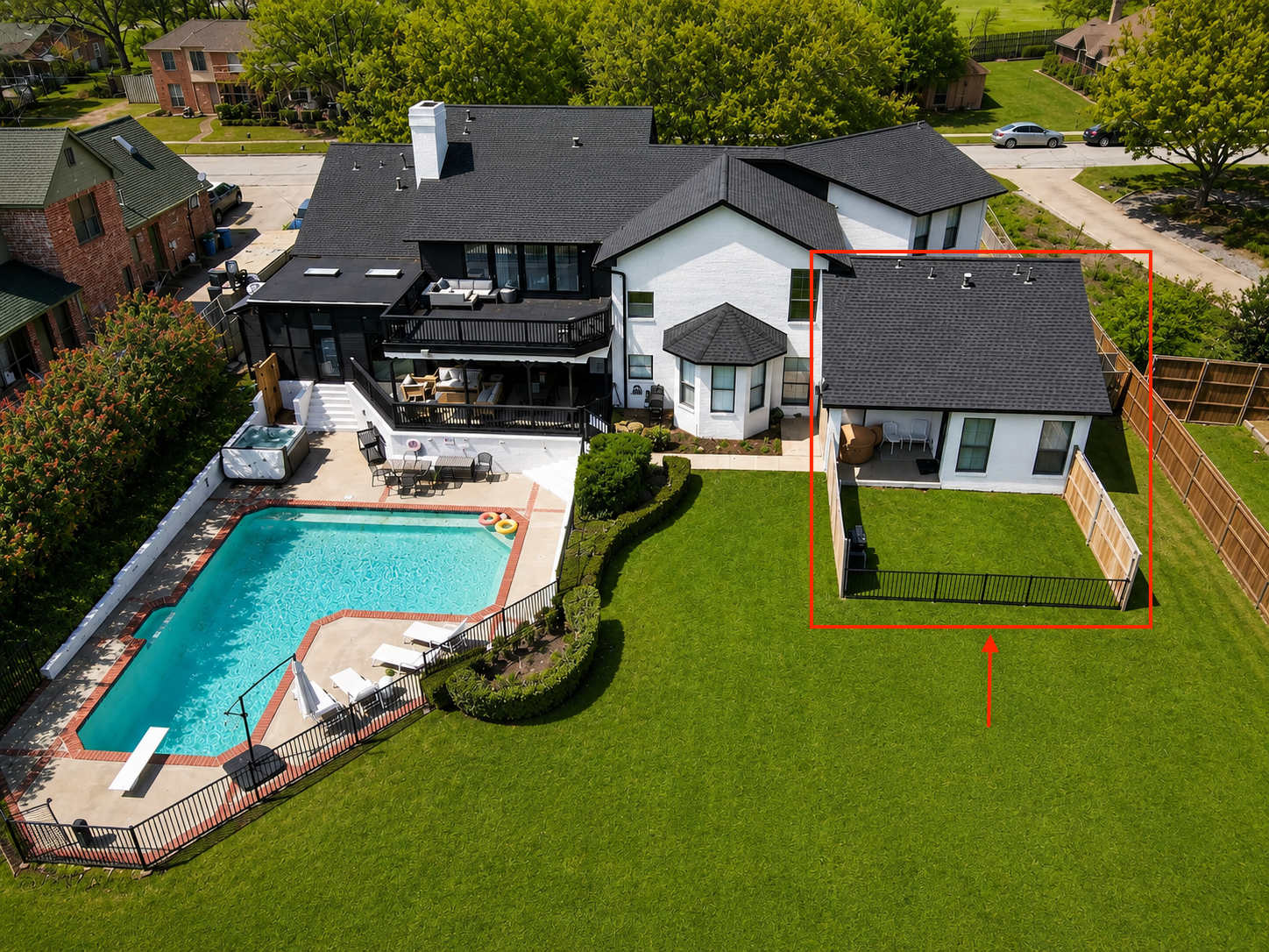 Stunning Lake Access And Hot Tub Retreat - Charming Cozy Haven - Dallas, TX