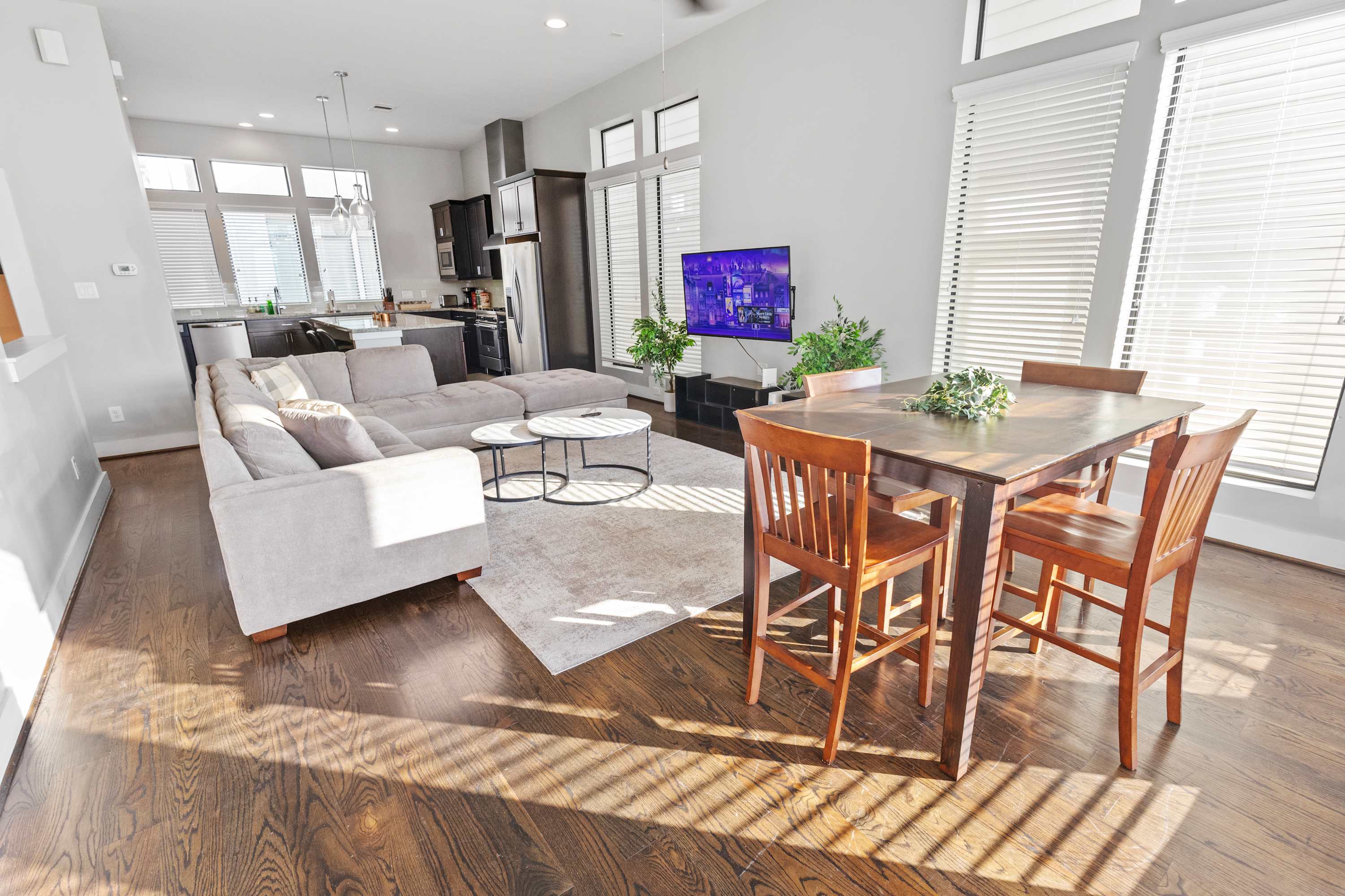 Houston Townhome W/ Skyline Views & Rooftop Patio - Houston, TX