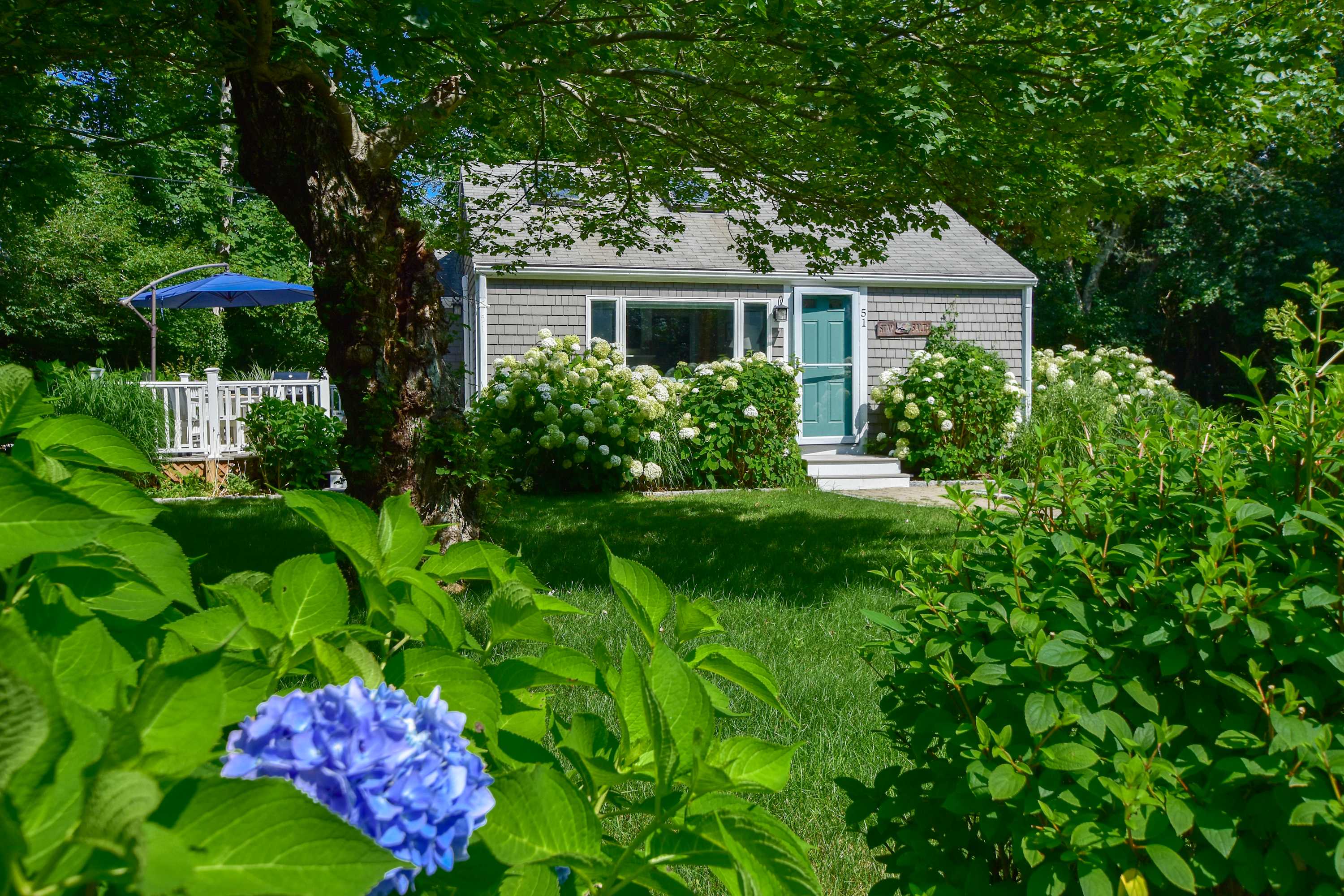 Less Than 1 Mile To The Beach With Custom Fire Pit! - Brewster, MA