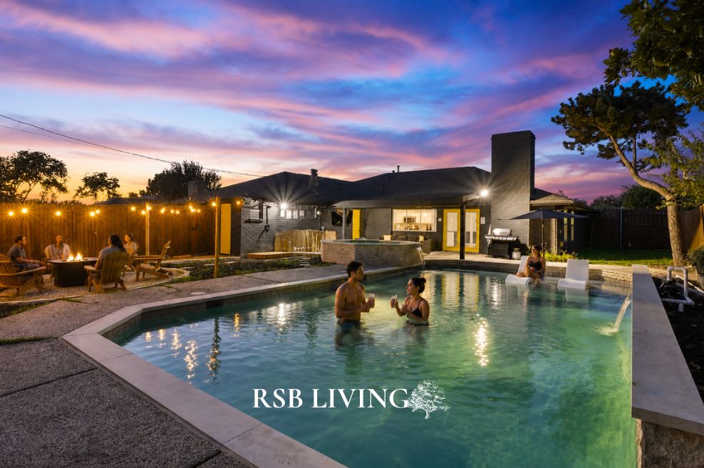 Gorgeous Pool And Media Room - Stylish Family Retreat With Hot Tub - Dallas, TX