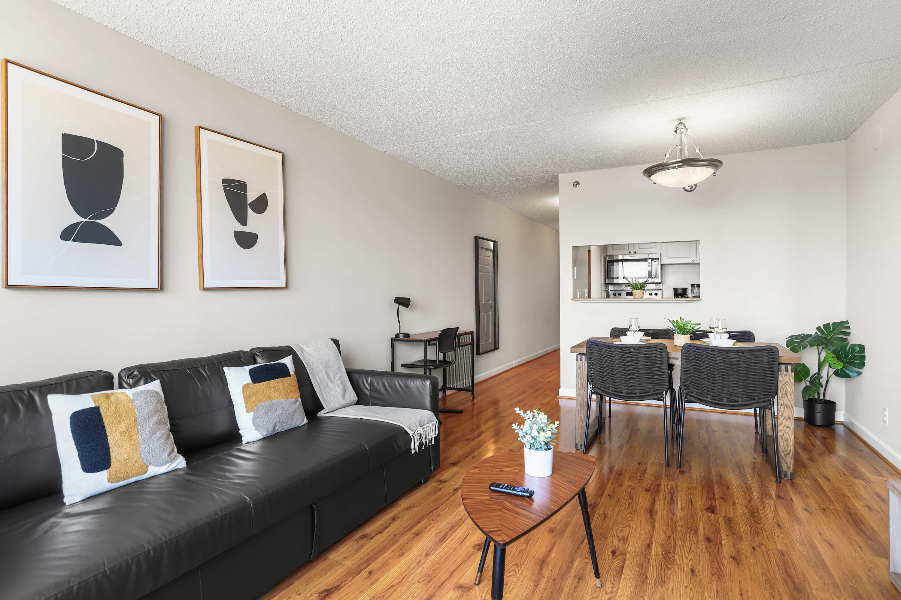 Arlington Gem Stylish Apt With Pool And Gym - Arlington, VA