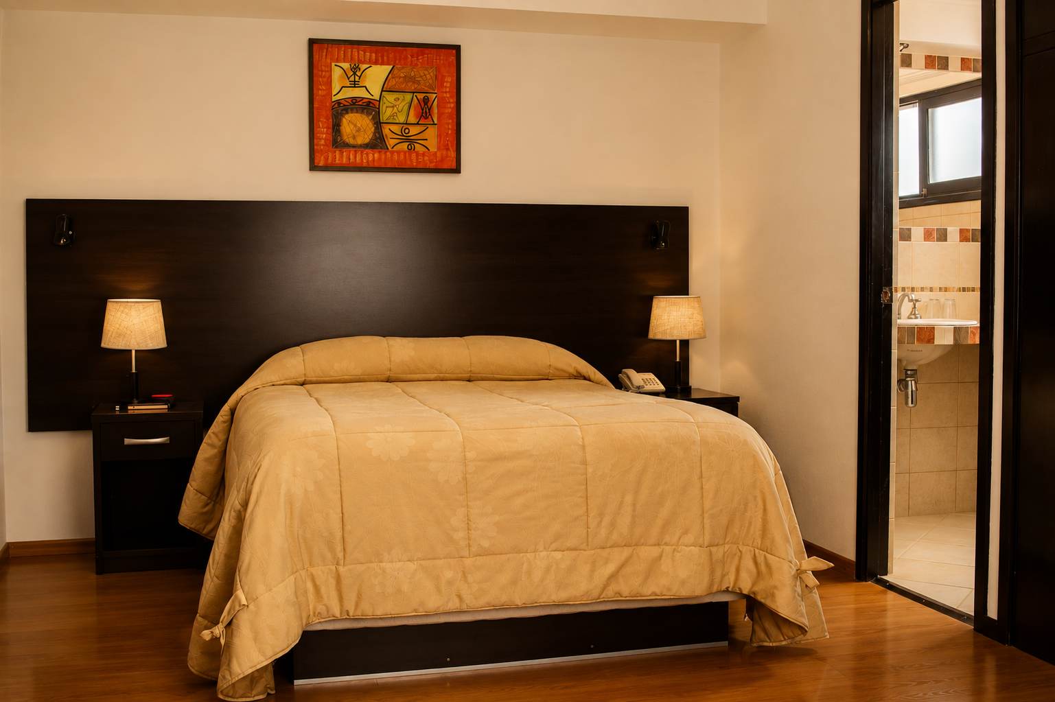 Calacoto King Suite | Garden + Concierge - Bolivia