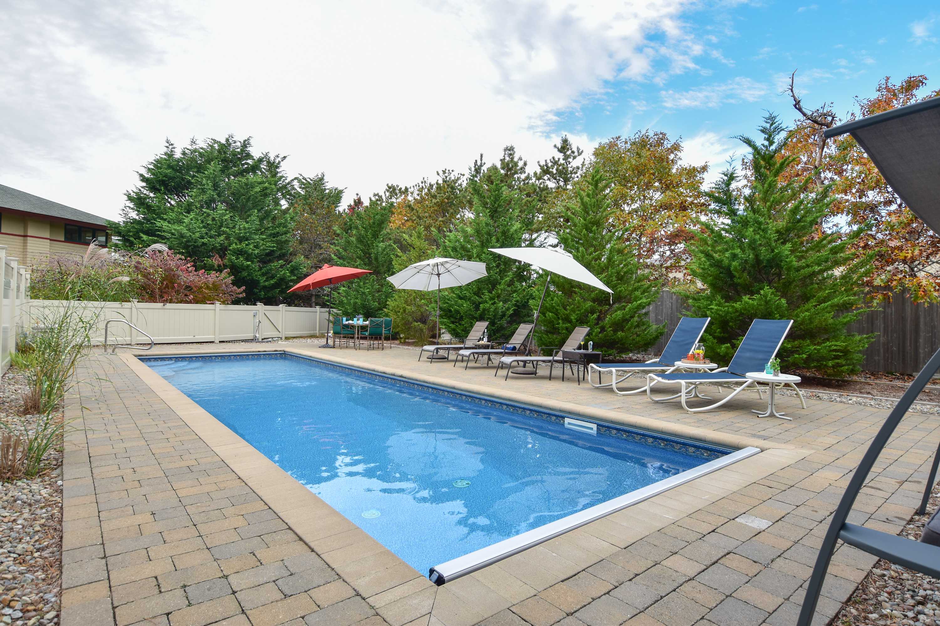 Beautiful Backyard, Pool, Deeded Beach Rights! - Truro