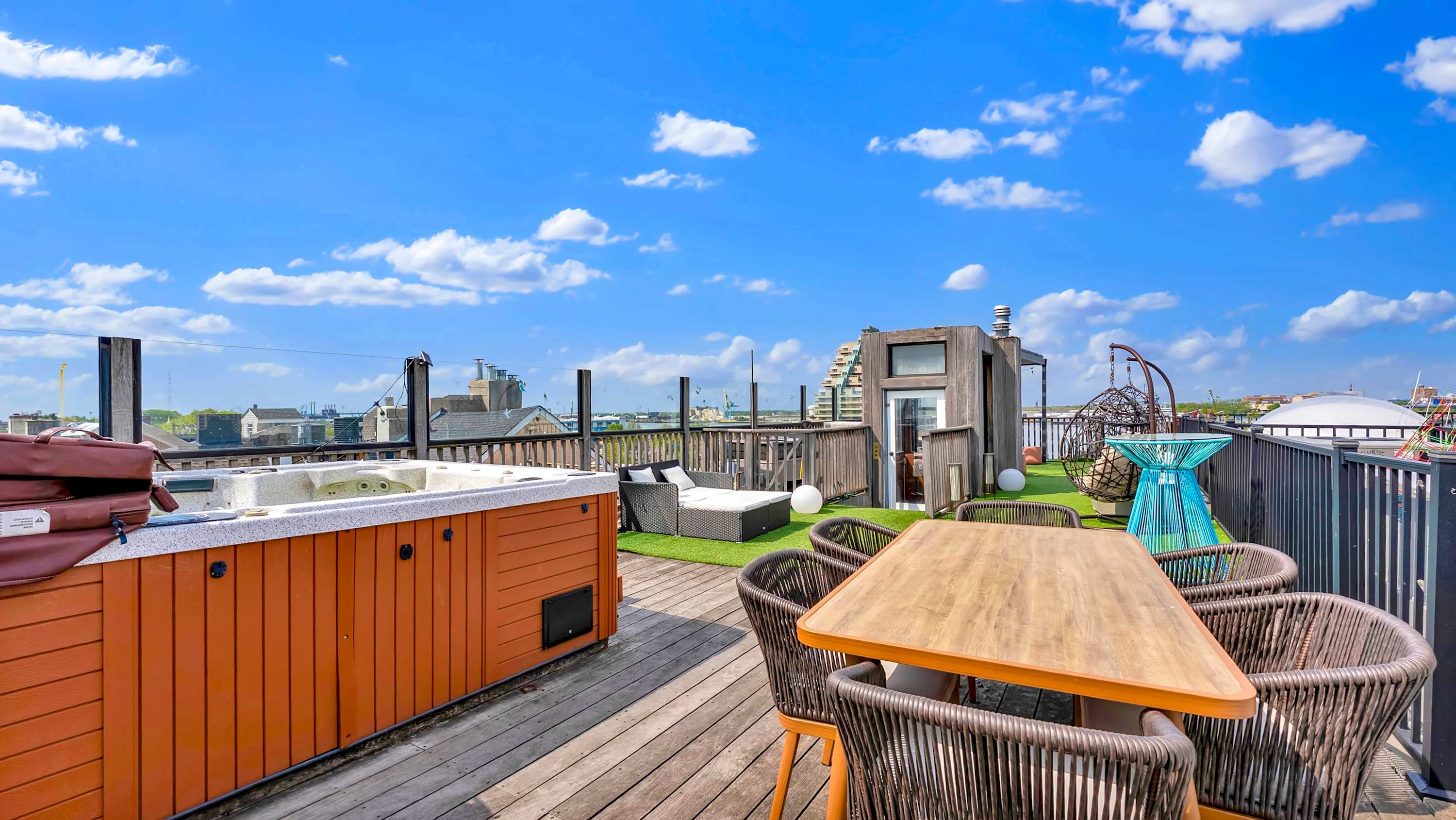 Prime 5br Home Retreat | Sleeps 16 | South St Pier - Philadelphia, PA