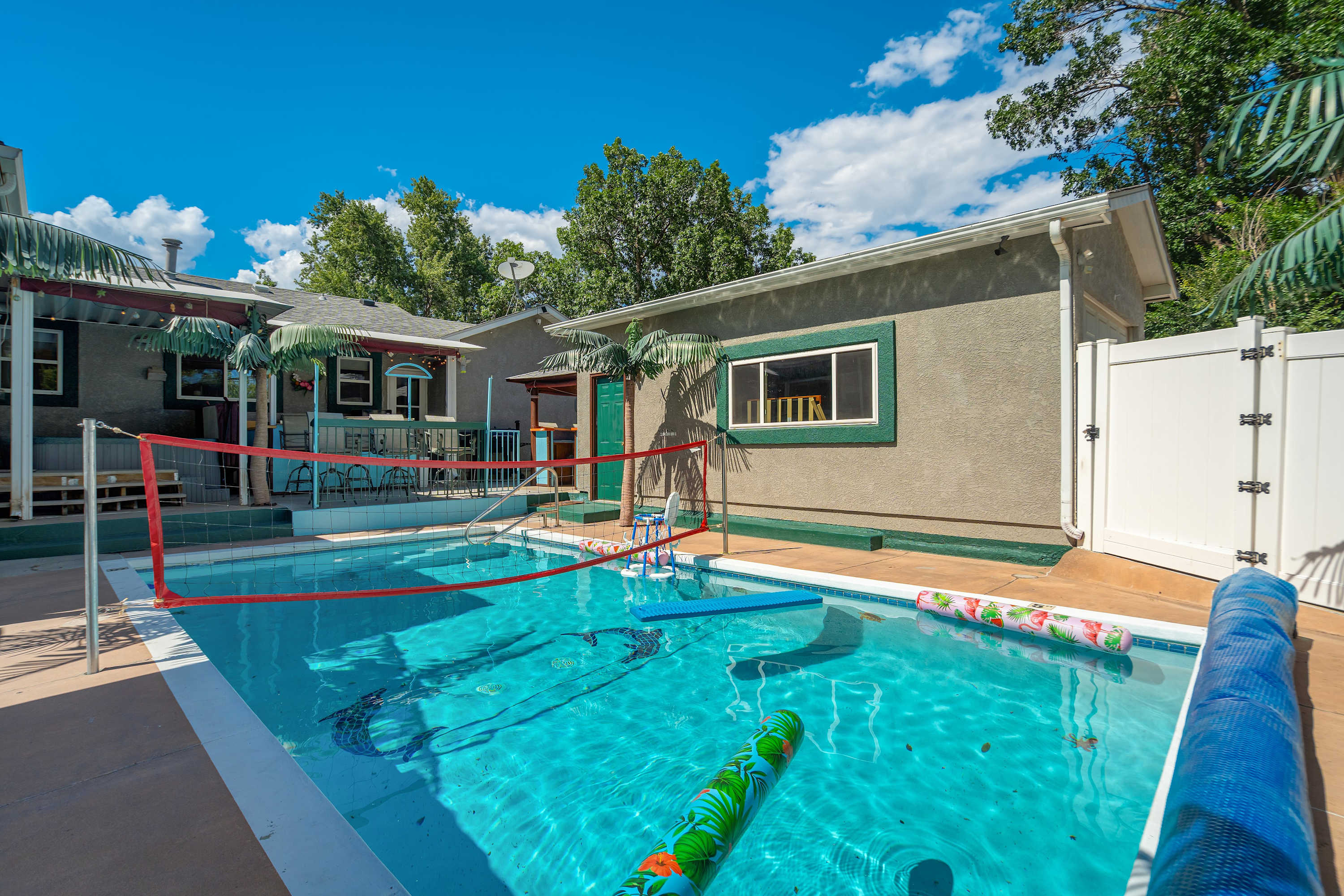 Aloha Springs! Private Heated Pool & Hot Tub - Colorado Springs, CO