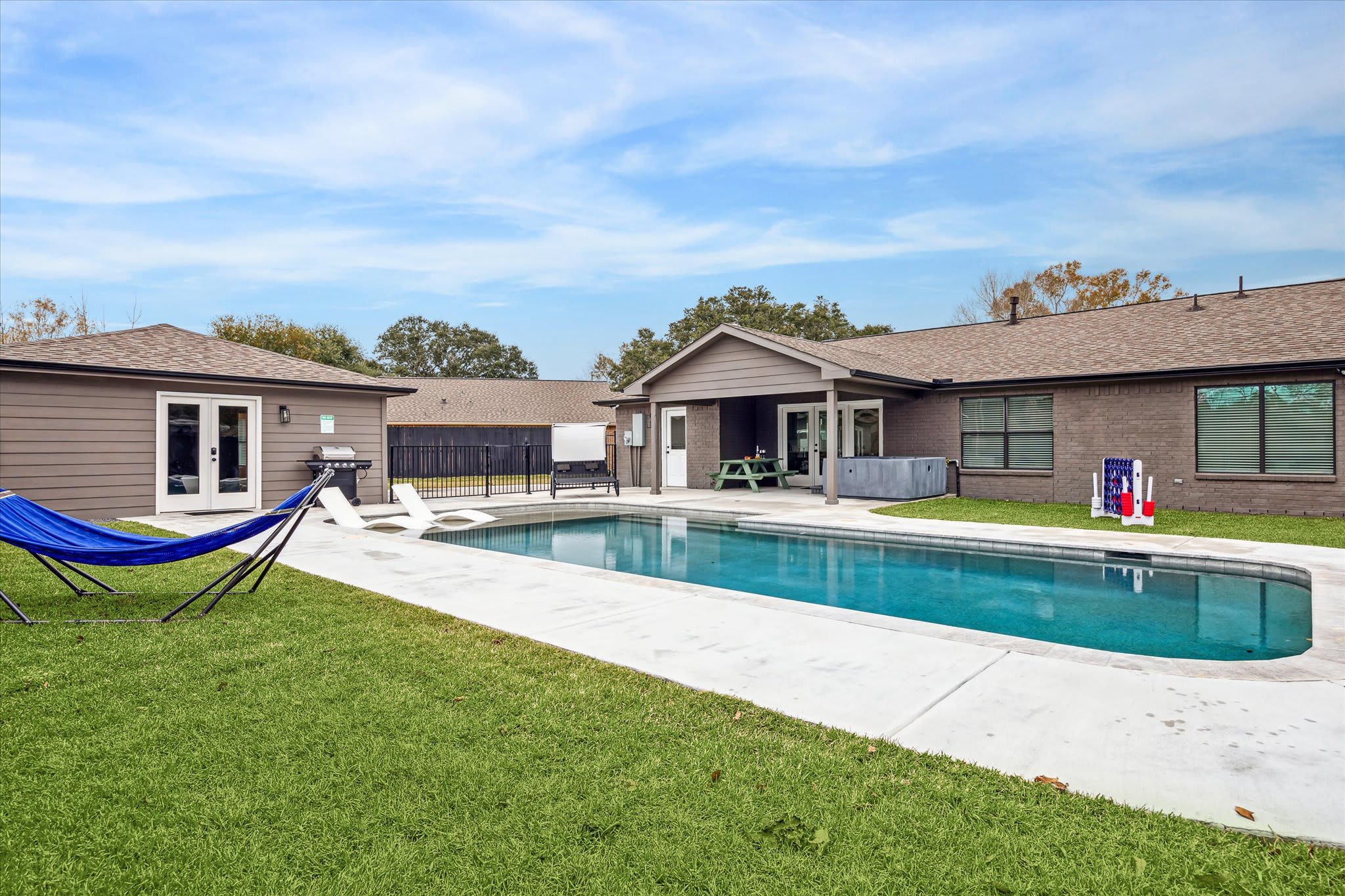 Private Pool And Cinema - Spacious Comfortable Retreat - Houston, TX