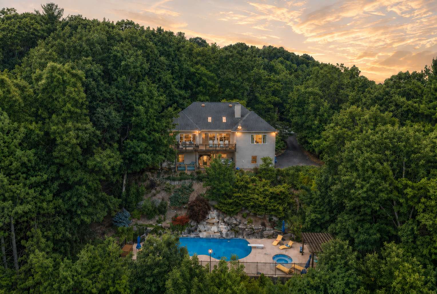 6br Mountain Getaway Pool Hot Tub Game Room - Black Mountain, NC