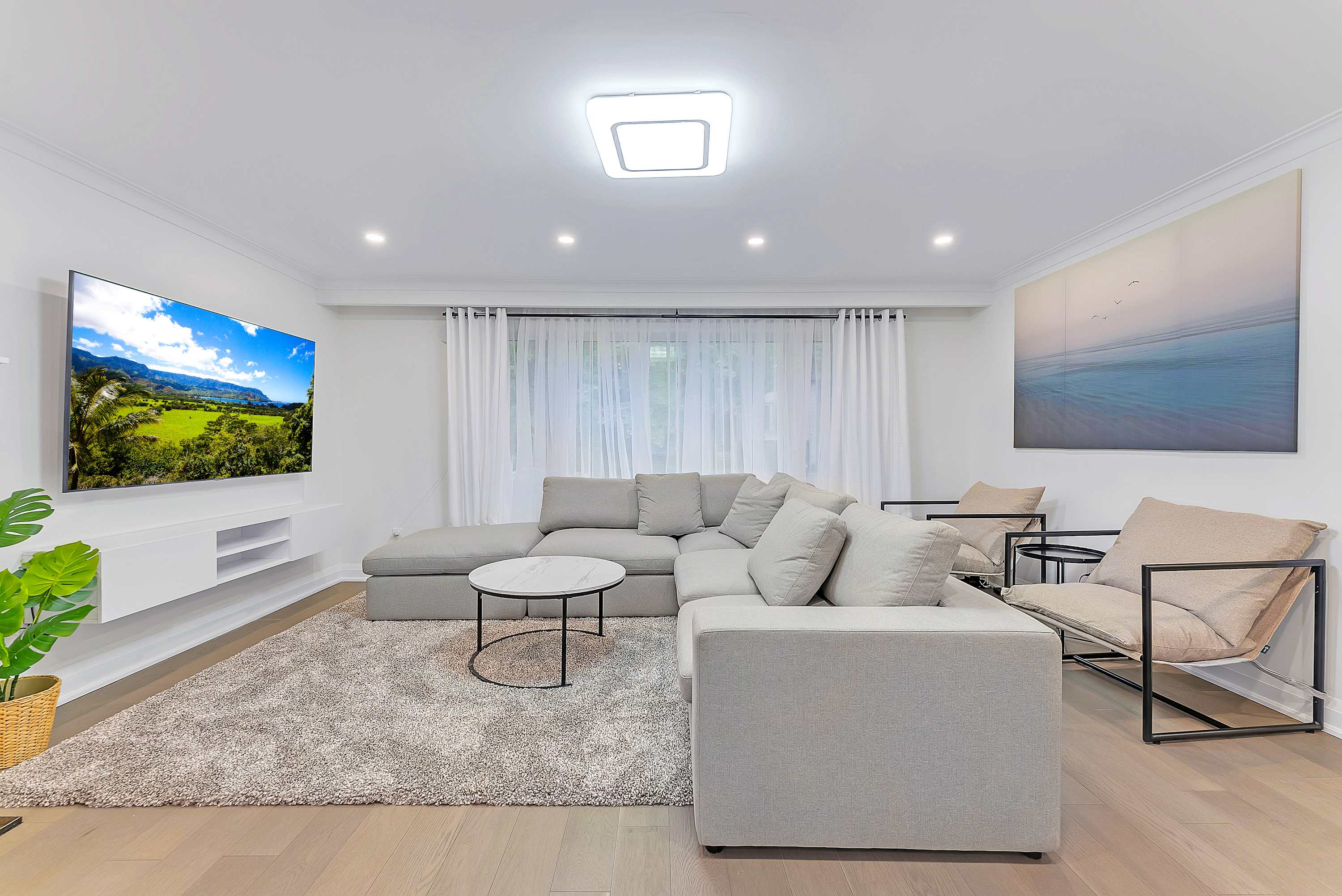 Luxe 5br/3ba | 6 Parking | 7 Tvs | Prime Location - Toronto