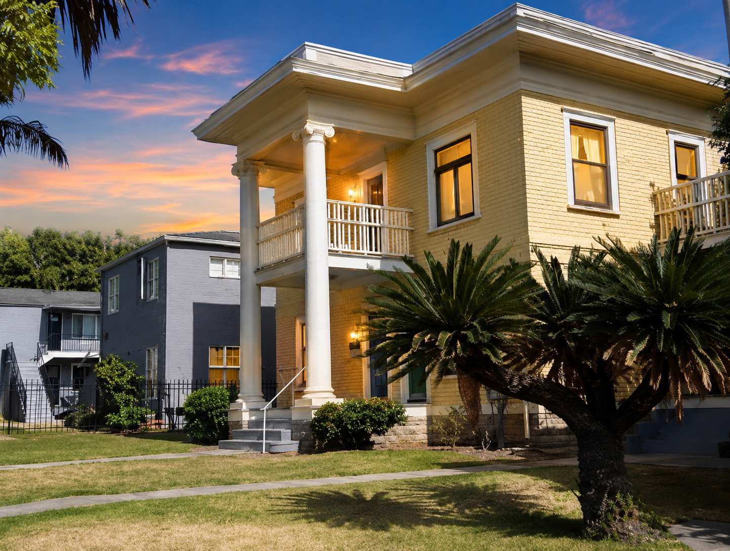 Two Private Balconies And Scenic Views - Charming Top Floor Retreat - San Diego