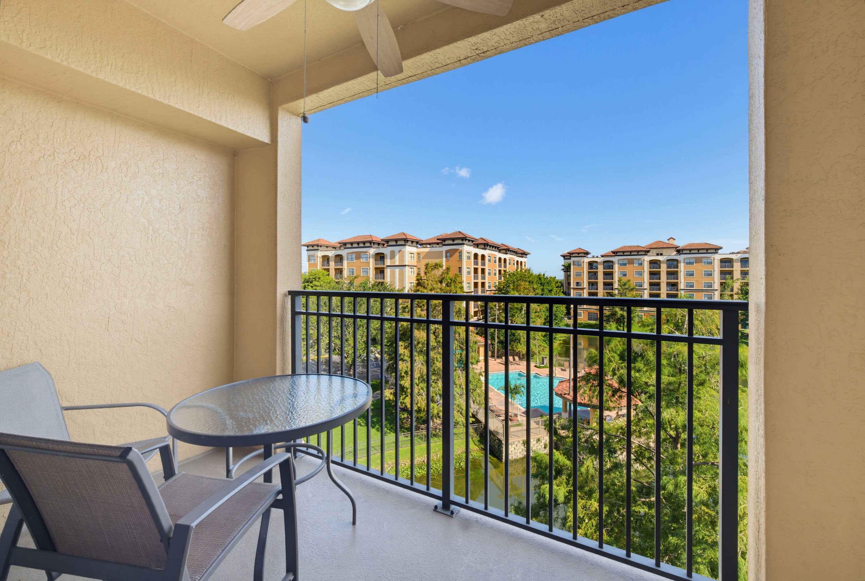 2b Resort Condo W/ Pool View 7 Minutes To Disney - Orlando, FL