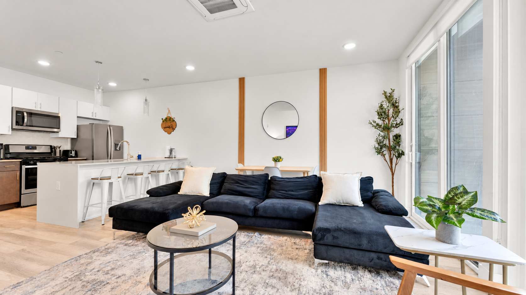 Luxe 1bd Near Reading Terminal | Comfort Fits 4 - Bucks County, PA
