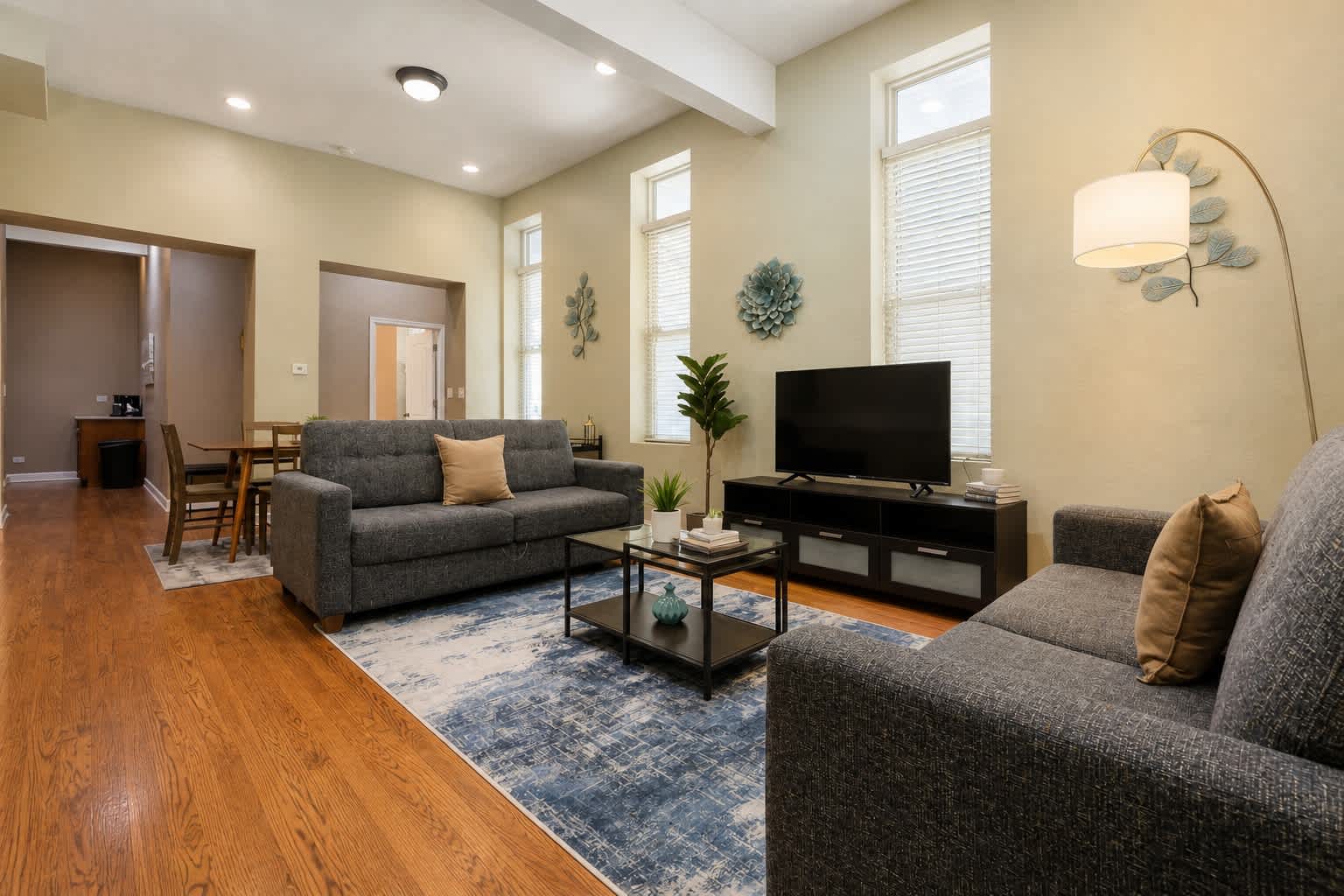 Spacious 4br Apt W/ Full Kitchen + In-unit W/d - Chicago