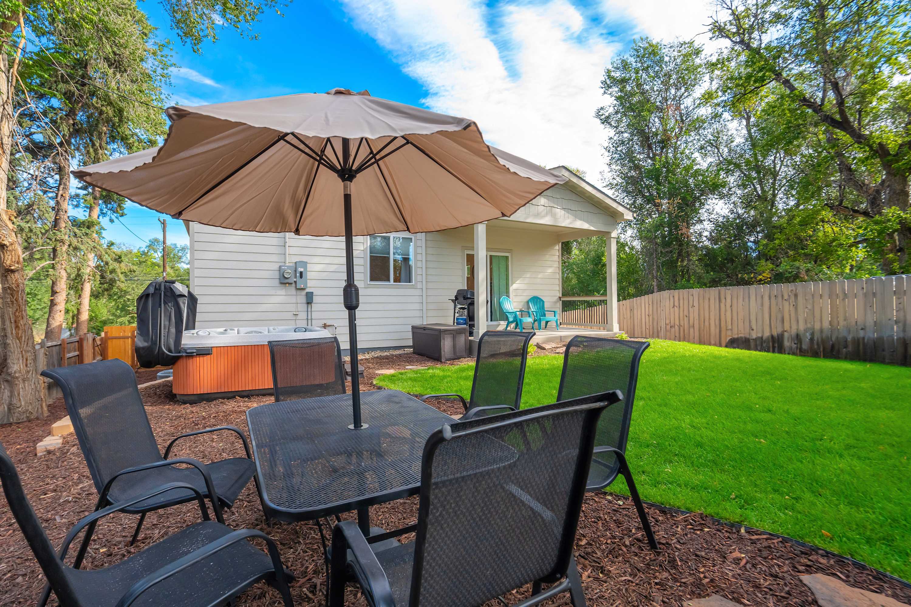 Golden Grove! Large Yard W/ Hot Tub Near Downtown - Colorado Springs