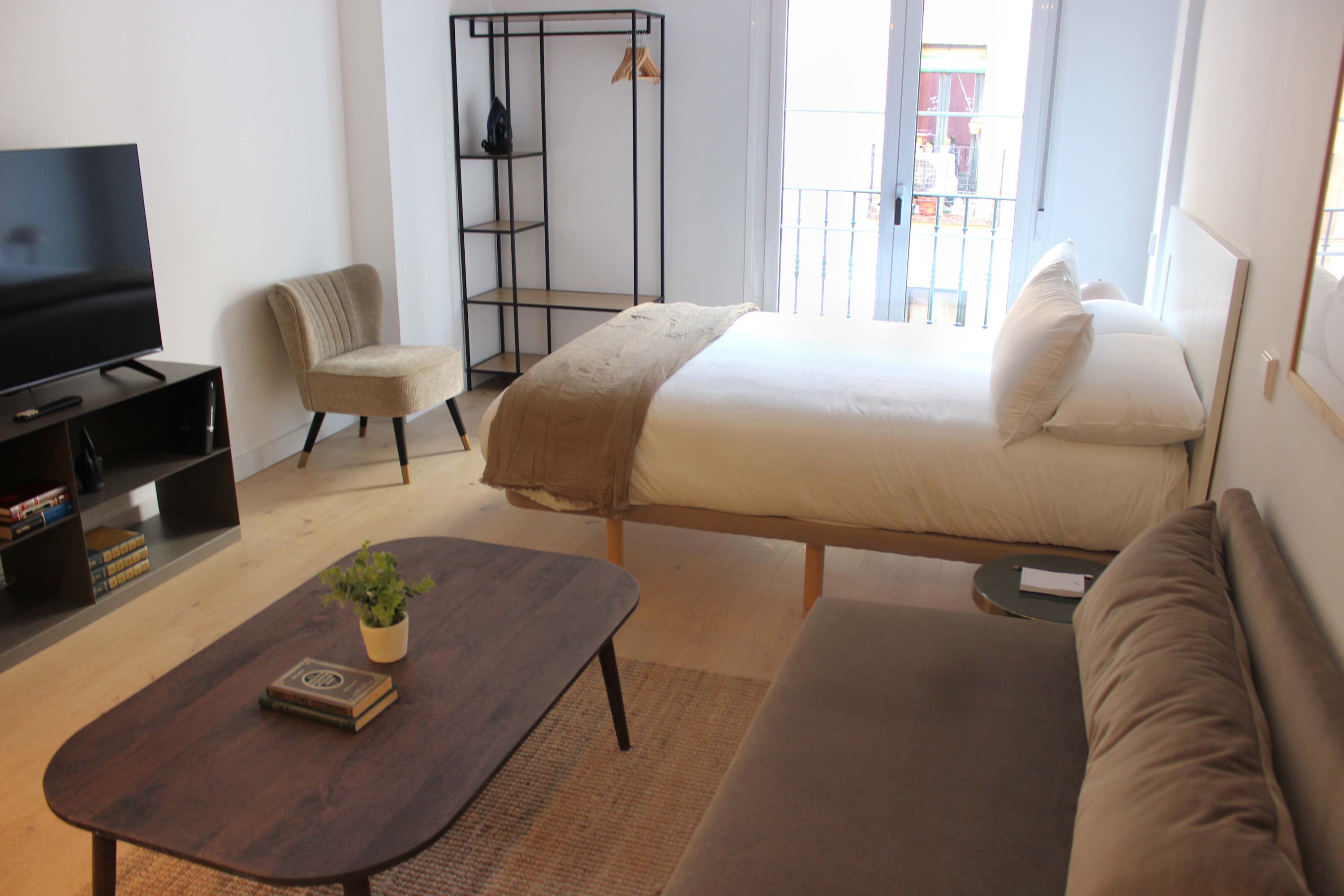 W* | Inviting 1br With Balcony In Central Madrid - Madrid
