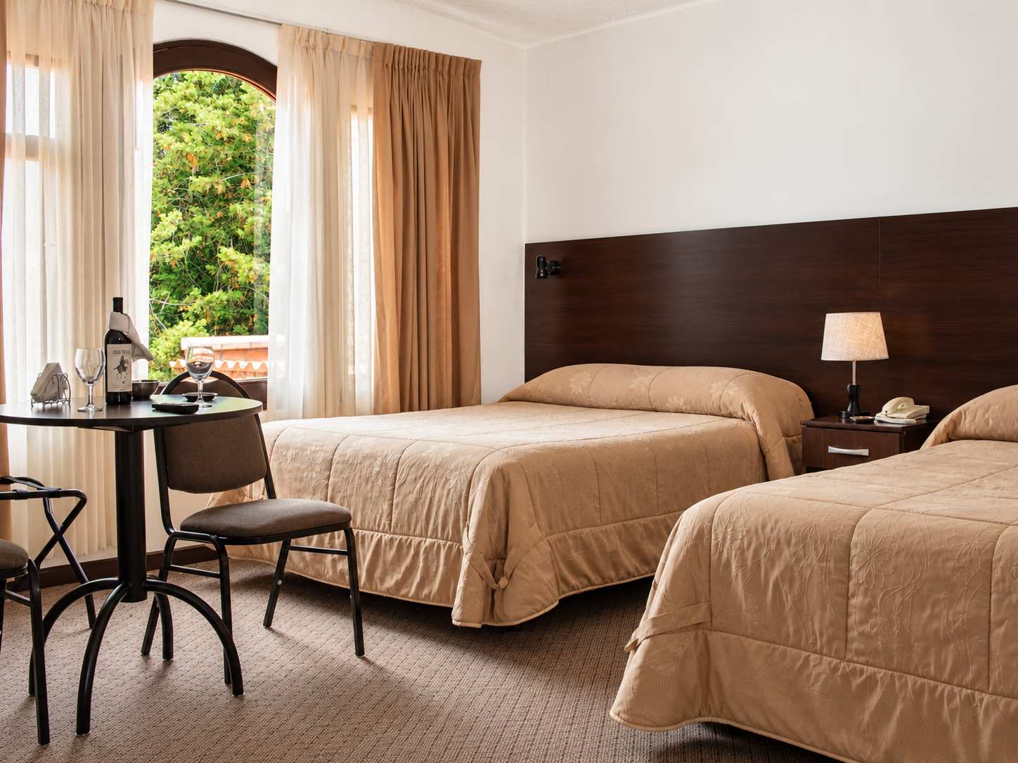 Calacoto Queen Suite | Jacuzzi + Garden - Bolivia