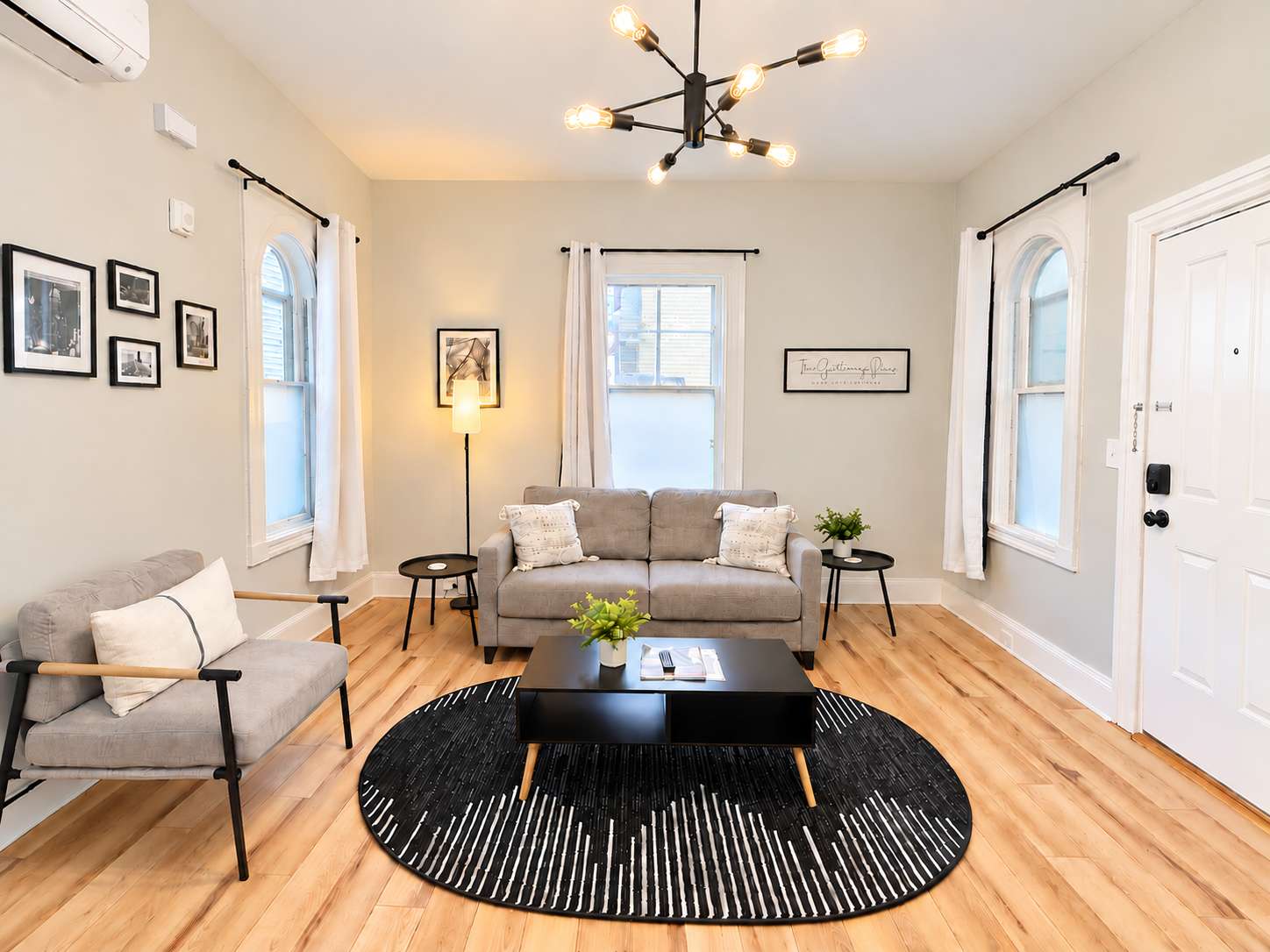 Jennifer's Stylish & Modern Broadway Getaway - Providence, RI