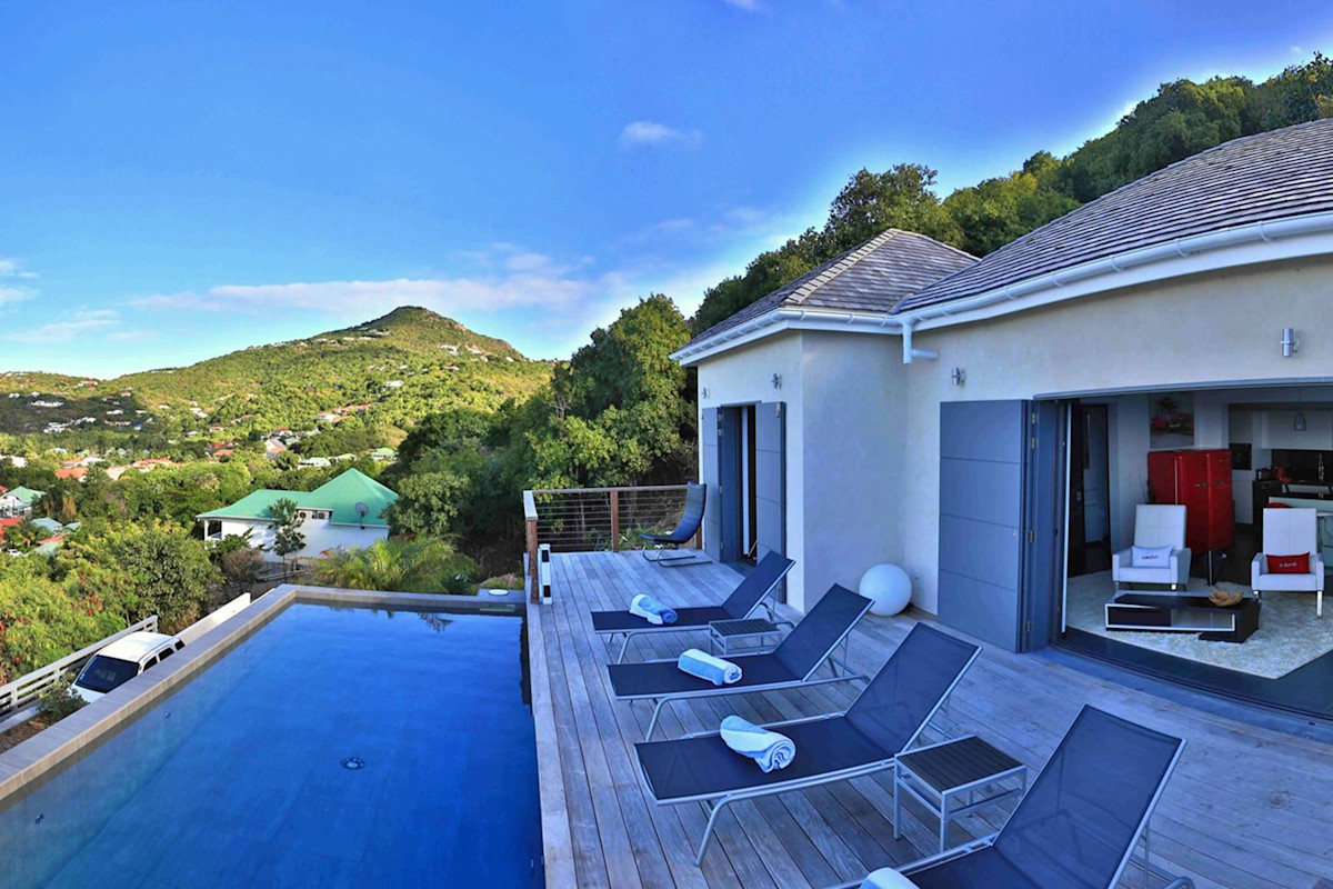 Villa Nita - Perfectly located 3 bedroom house walkable to the beach ...